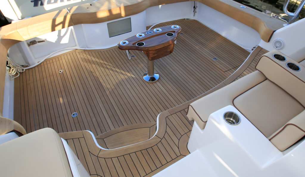 45ex-sportfish-teak-cockpit - Cape Yachts